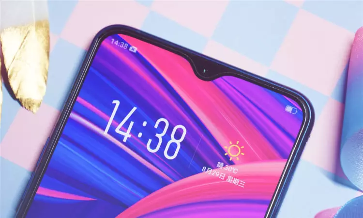 Oppo K1 - Praghas agus Cáilíocht Smartphone is Fearr 6811_1