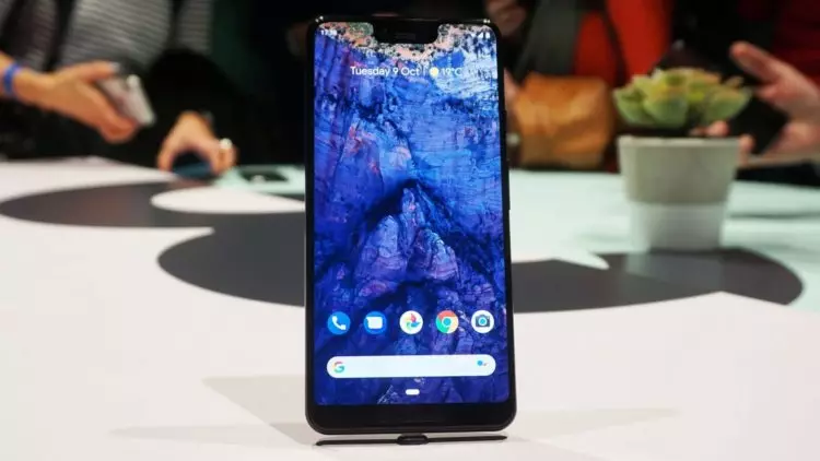 Google Pixel 3 XL displeyi ko'rgazmadan yuqori baholadi 6831_1