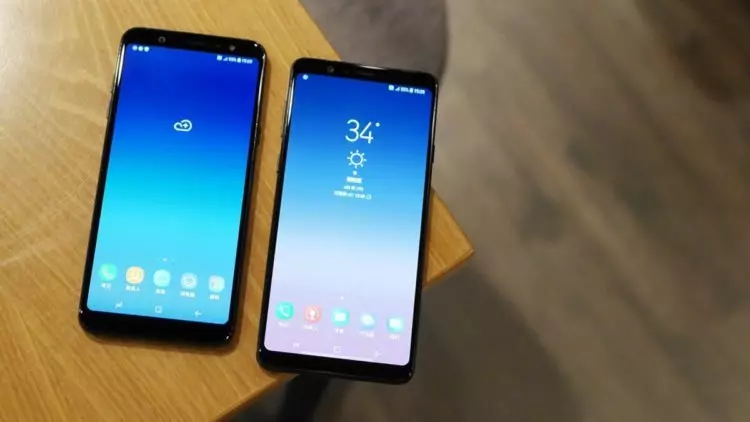 Spesifikasi lan menehi smartphone Samsung pertama kanthi 4 kamar utama 6850_1