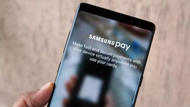 Samsung smartphones New nuk mbështesin pagesën e kontaktit në terminalet e vjetra. 6897_1