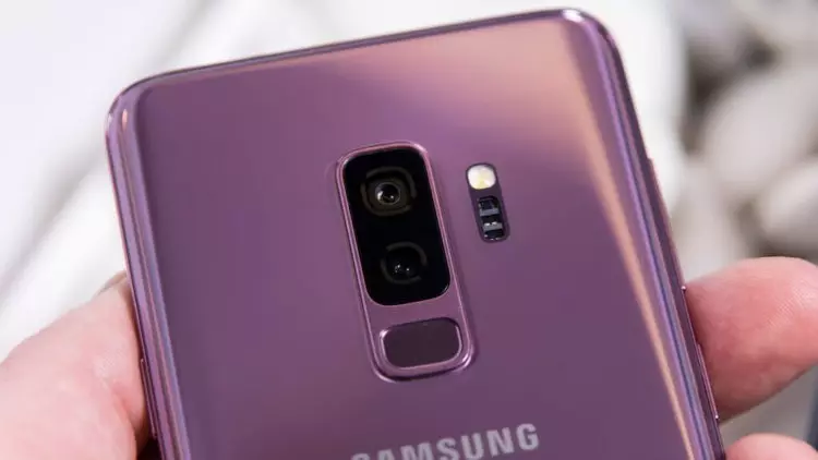 Samsung Galaxy S9 üçin Android pasta, barlag edýär. Näme eýýäm täzelemek tarapyndan şaşırdım? 6929_1