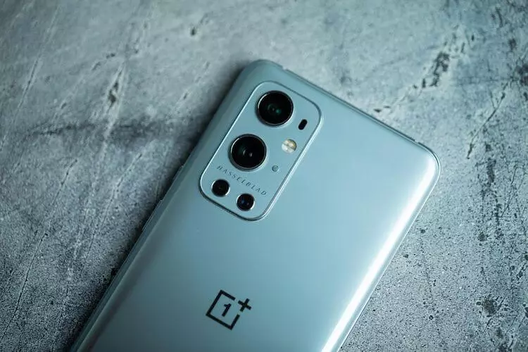 OnePlus 9 Profesiulo.