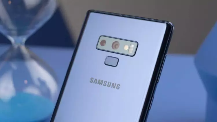 Samsung Galaxy Note 9 aĉetos nur lojalajn adorantojn de la linio 7389_1