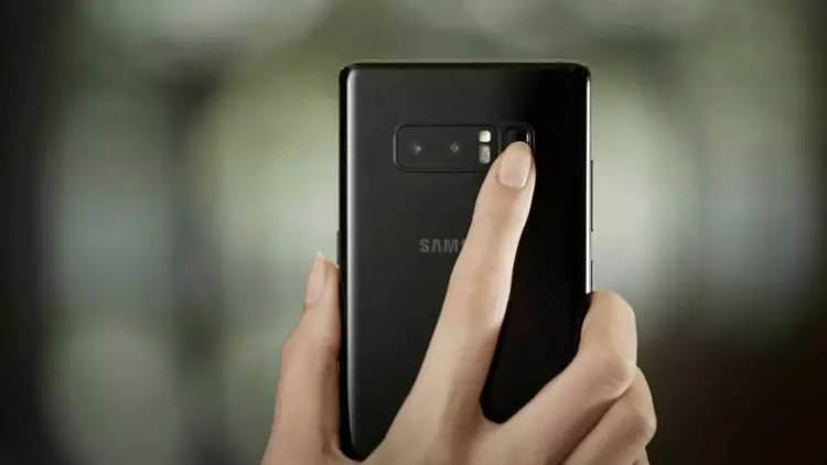 Galaxy Note 9 lumigis la unuan videon. Kiel aspektas la flagŝipo? 7600_1
