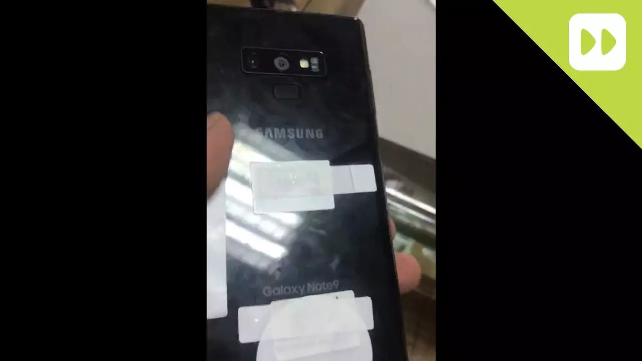 Galaxy Note 9 lumigis la unuan videon. Kiel aspektas la flagŝipo? 7600_2