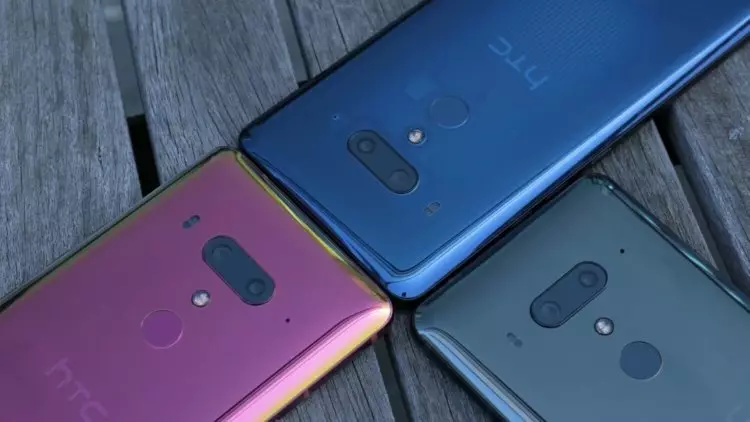 HTC vyhlásil cenu svojho najneobvyklejšieho smartfónu 7726_1