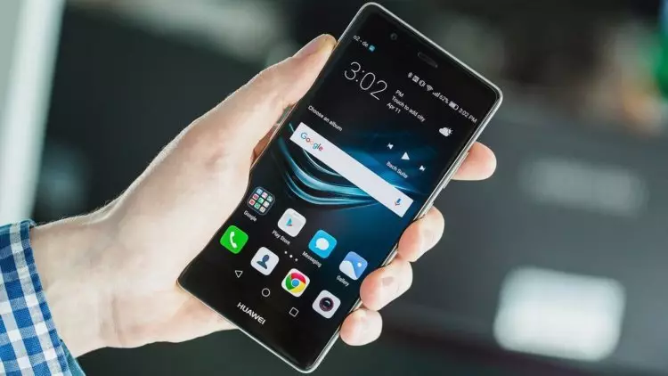 Ang punong barko smartphone Huawei ay mananatiling walang Android Oreo. 7762_1