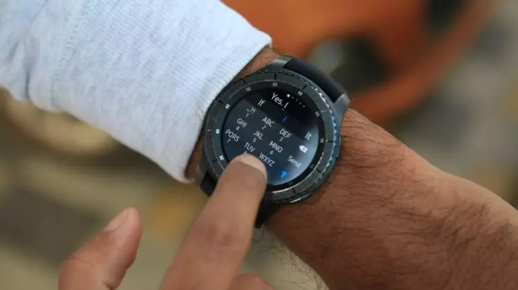 Aza hadino ny momba an'i Gear S avy amin'i Samsung. Hihaona amin'ny Galaxy Watch. 7827_1