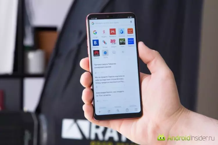 Oppo F7: bercakap tentang skrin 7844_1