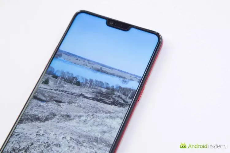 Oppo F7: bercakap tentang skrin 7844_2