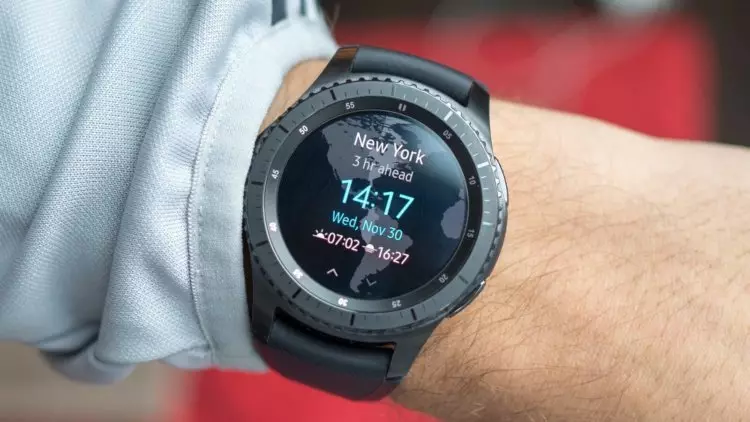 Liema Samsung Gear S4 se jogħġbok lis-sidien tiegħek? 7848_1