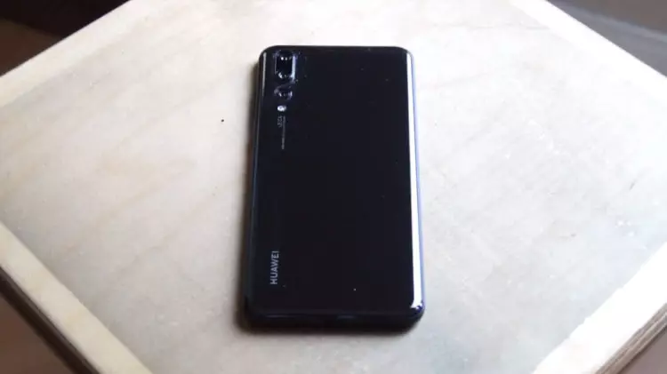 සමාලෝචන වලදී නොකියන Huawei P20 Pro විශේෂාංග 7976_3