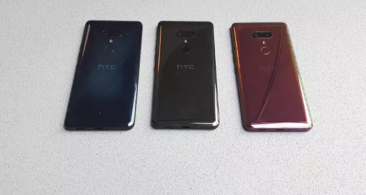 La red apareció la primera revisión de HTC U12 + 8070_1