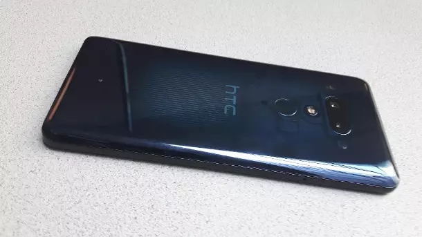 Желі HTC U12 + туралы алғашқы шолу болды 8070_2