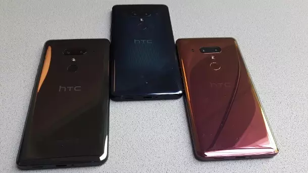 La red apareció la primera revisión de HTC U12 + 8070_4