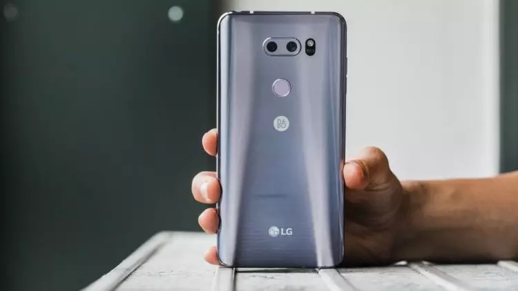 LG G7 inçejik smartfon sesiň hil giňişligini ýygnaň 8114_1