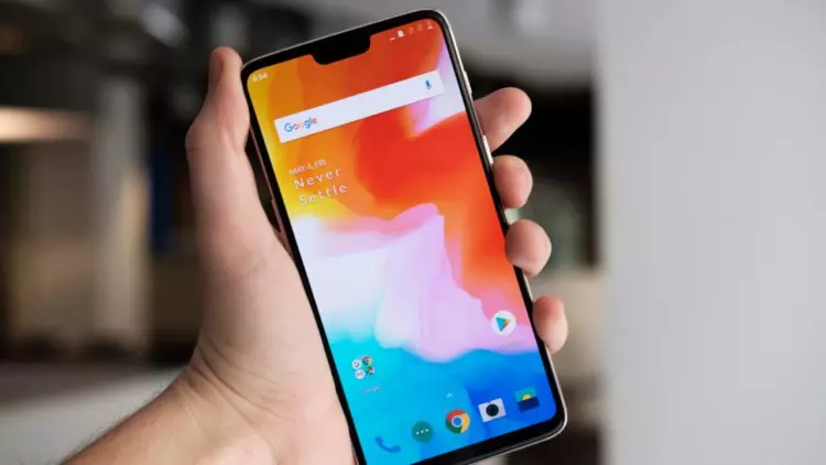 Представлений OnePlus 6: виріз в дисплеї, приваблива ціна 8159_1