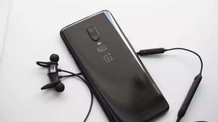 Представлений OnePlus 6: виріз в дисплеї, приваблива ціна 8159_6