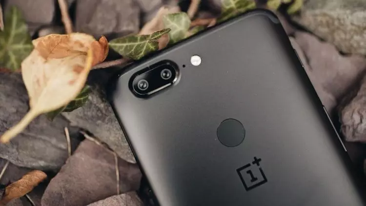 그림 onePlus 6 - 첫 번째 공식 샘플을 어떻게 샘플링합니다 8185_1