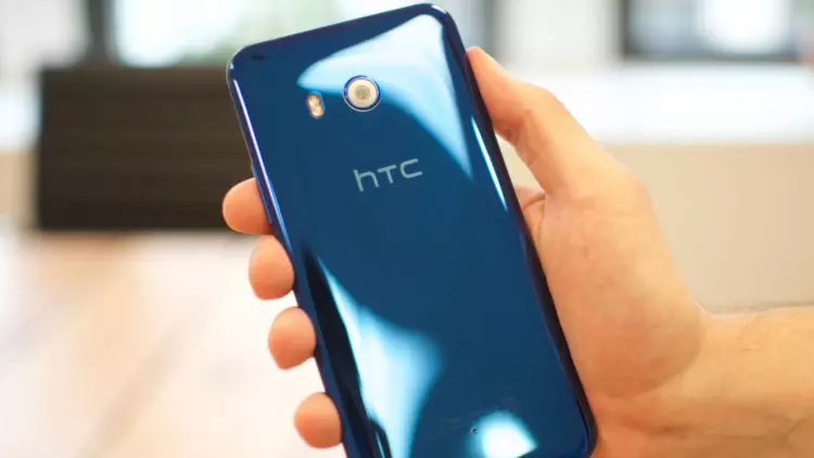 Wallpapers ofisyèl HTC U12 + yo disponib pou download. 8203_1