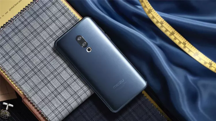 meizu 15، 15 جمع او M15 وړاندې کړ 8236_6