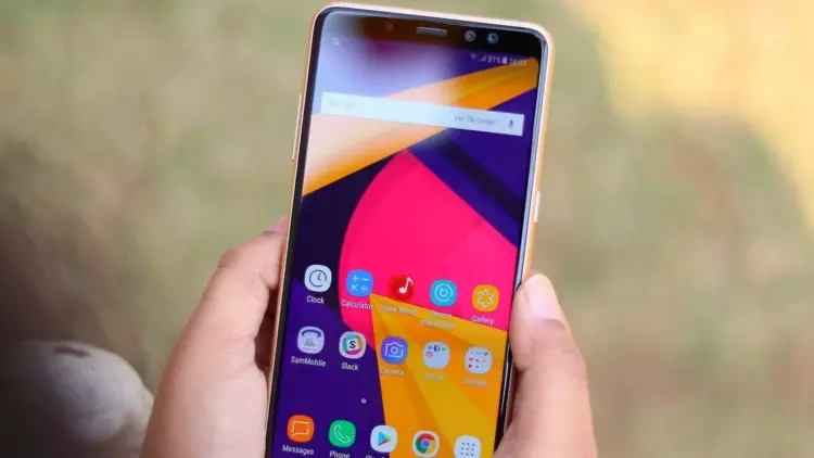 Galaxy A6 und A6 + kamen auf den russischen Markt 8279_1