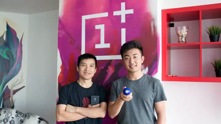 Le directeur général Oneplus a associé son amour pour la jauge d'affichage 8437_1