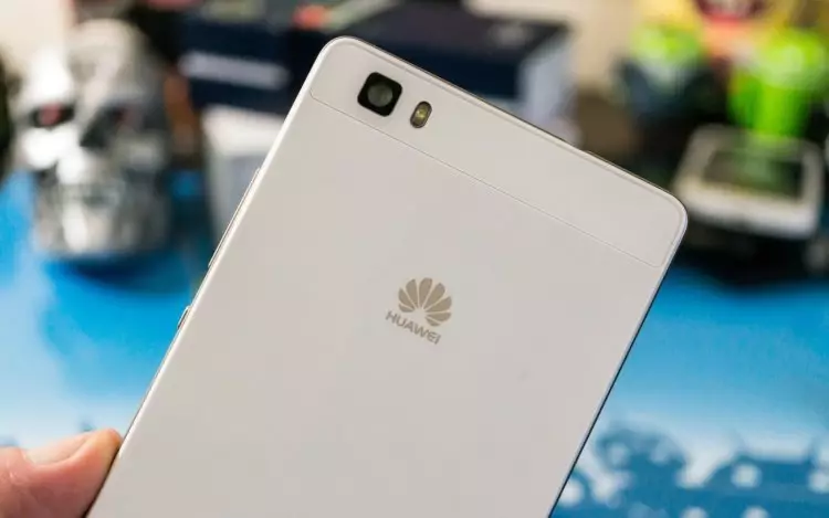 Huawei- ն առաջին անգամ պատվիրեց Apple- ը Ռուսաստանում սմարթֆոնների վաճառքի համար