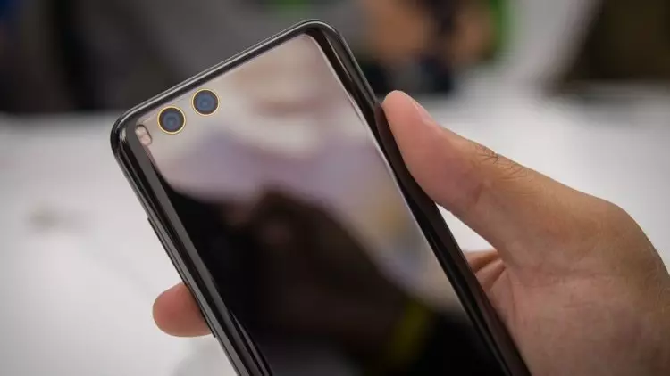 Hvaða Xiaomi smartphones mun uppfæra til Miui 9.5. Listi og áætlun 8579_2