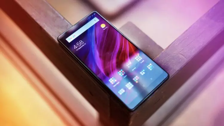 これはXiaomi Mi Mix 2Sであり得る 8744_1