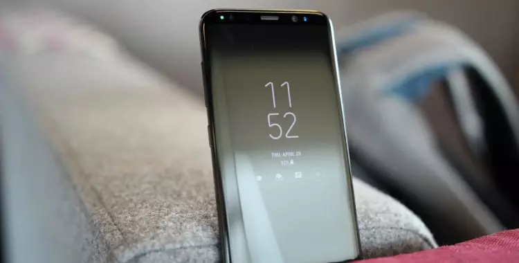 Adakah anda bersedia untuk memberikan 60 ribu Rubles untuk Galaxy S9? 8813_1