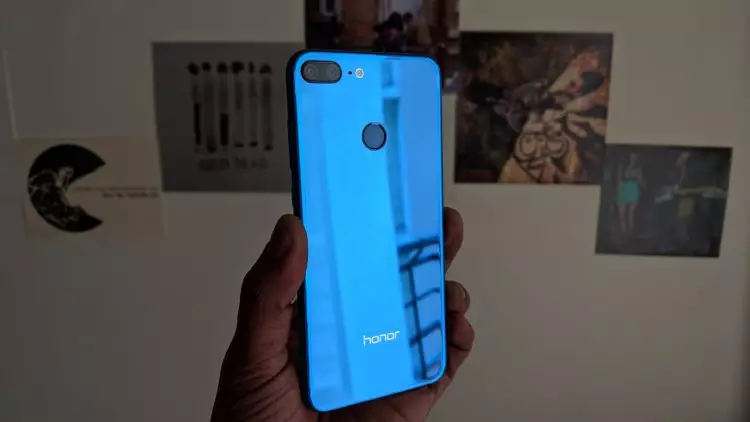 Hobaneng ha Huawei a emetse katleho 'marakeng oa Russia? 8917_1