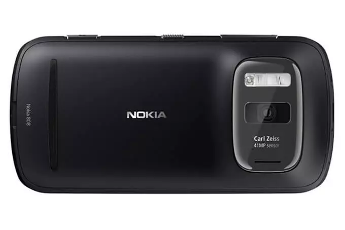 Nokia 808.