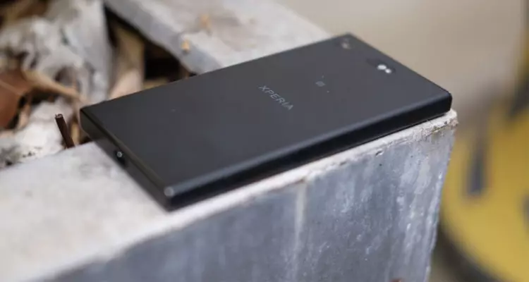 Sony Xperia XZ2 fuq ir-render wera frejms ta 'assenza kważi kompluta 9309_1