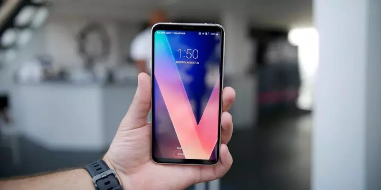 As vendas oficiais de LG V30 + comezaron en Rusia 9440_1