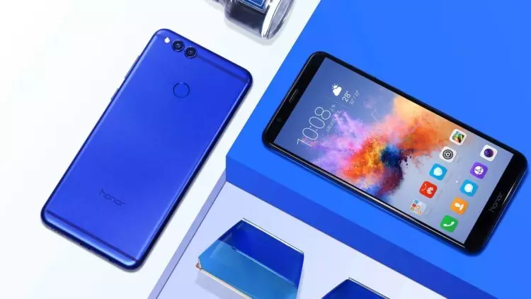 Honor presentou o teléfono intelixente Ver 10 e comezou a vender 7x en Rusia 9479_1