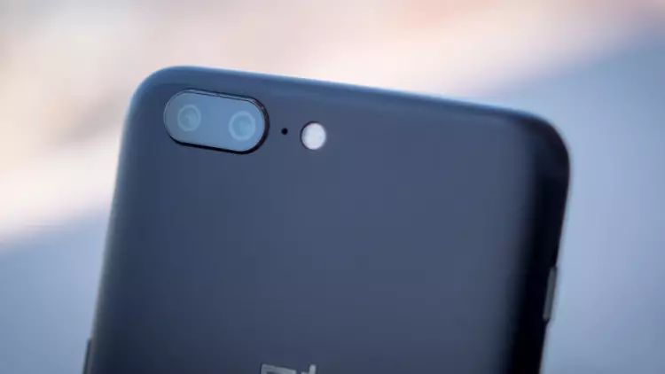 OnePlus 5 kaj OnePlus 5t kompare kiel foto 9605_1