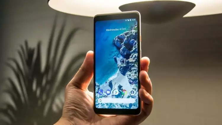 Sawetara Google Pixel 2 diwenehake tanpa sistem operasi. 9726_1