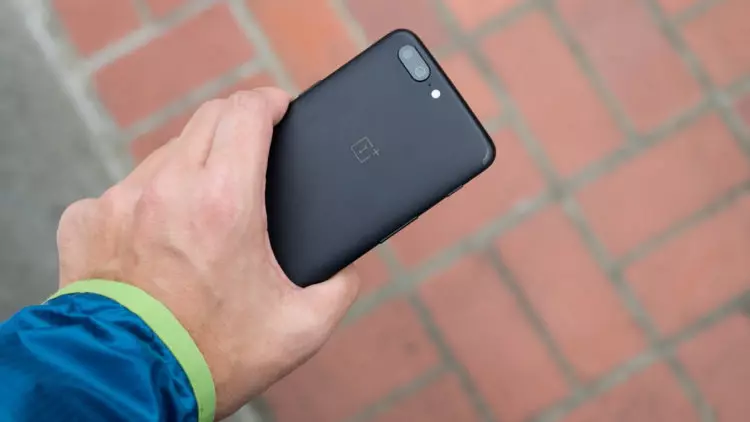 Кітайскі рытэйлер раскрыў знешні выгляд, характарыстыкі і кошт OnePlus 5T 9762_1