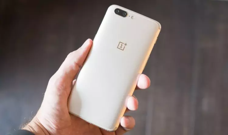 Apa sing katon kaya OnePlus 5T anyar kanthi tampilan sudhut mlengkung 9929_1